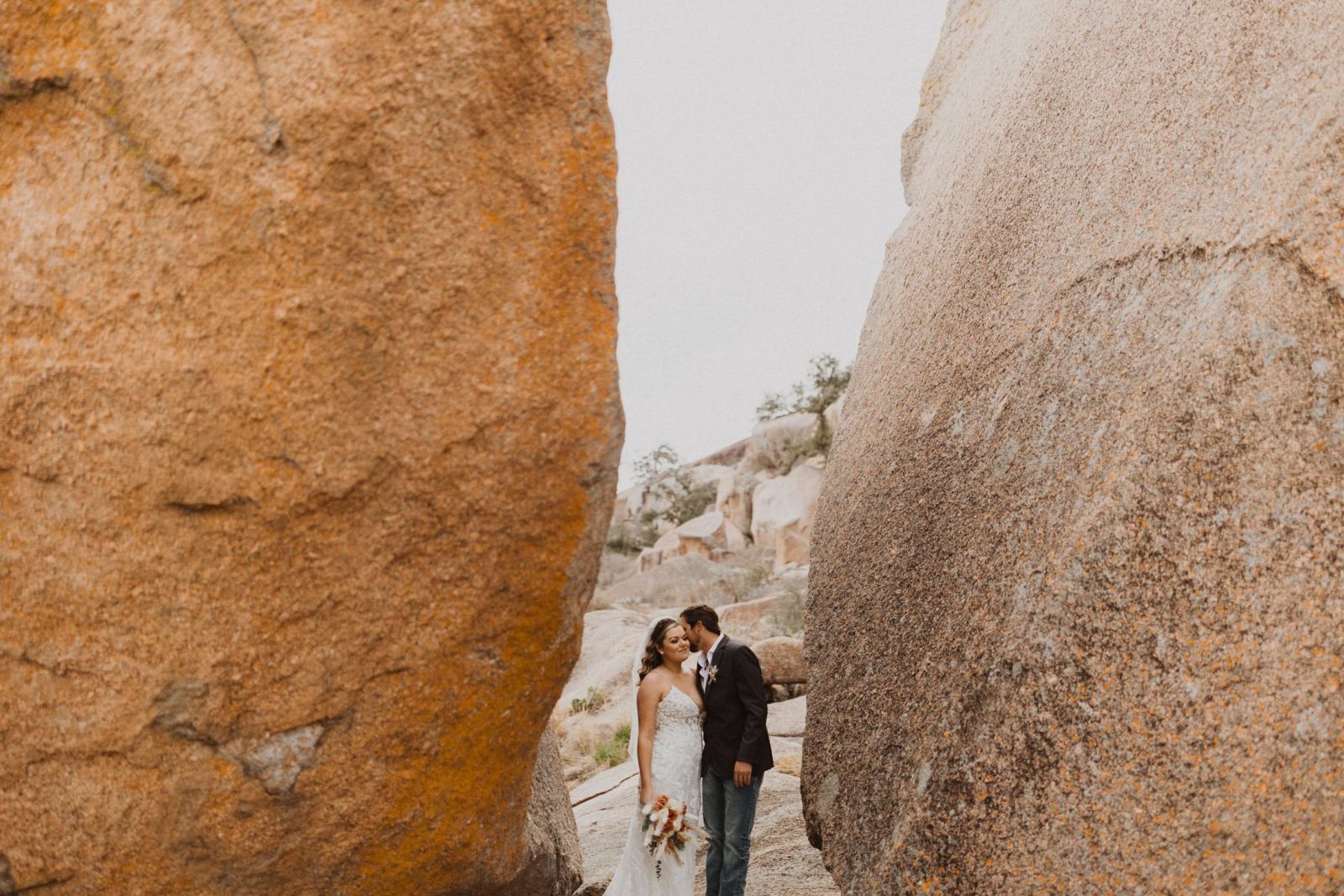 How To Get Married at Enchanted Rock | nikolevelascophoto.com