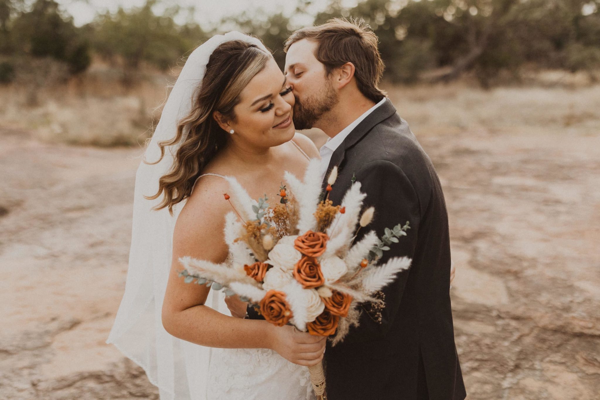 How To Get Married at Enchanted Rock | nikolevelascophoto.com