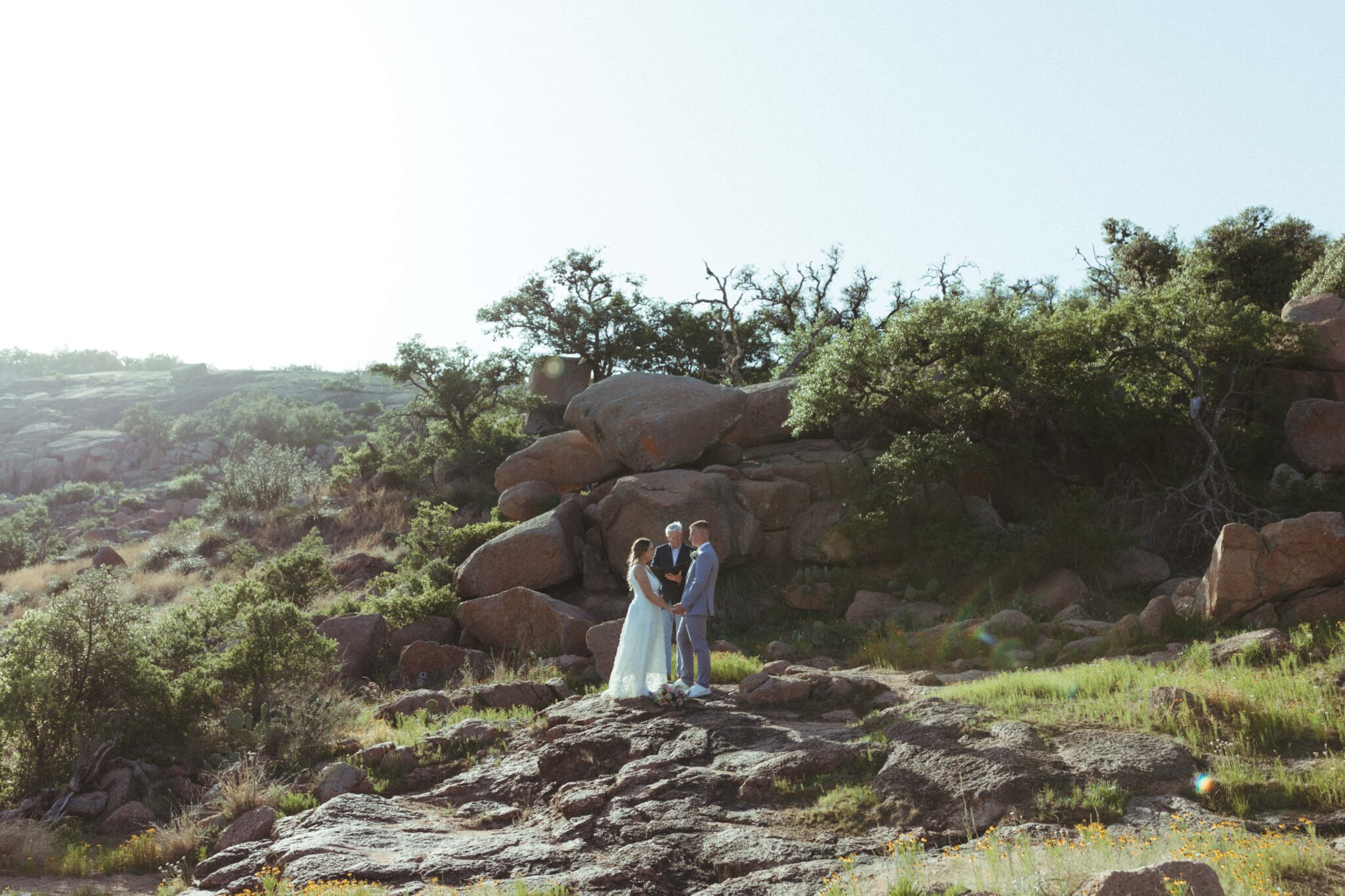 How To Get Married at Enchanted Rock | nikolevelascophoto.com