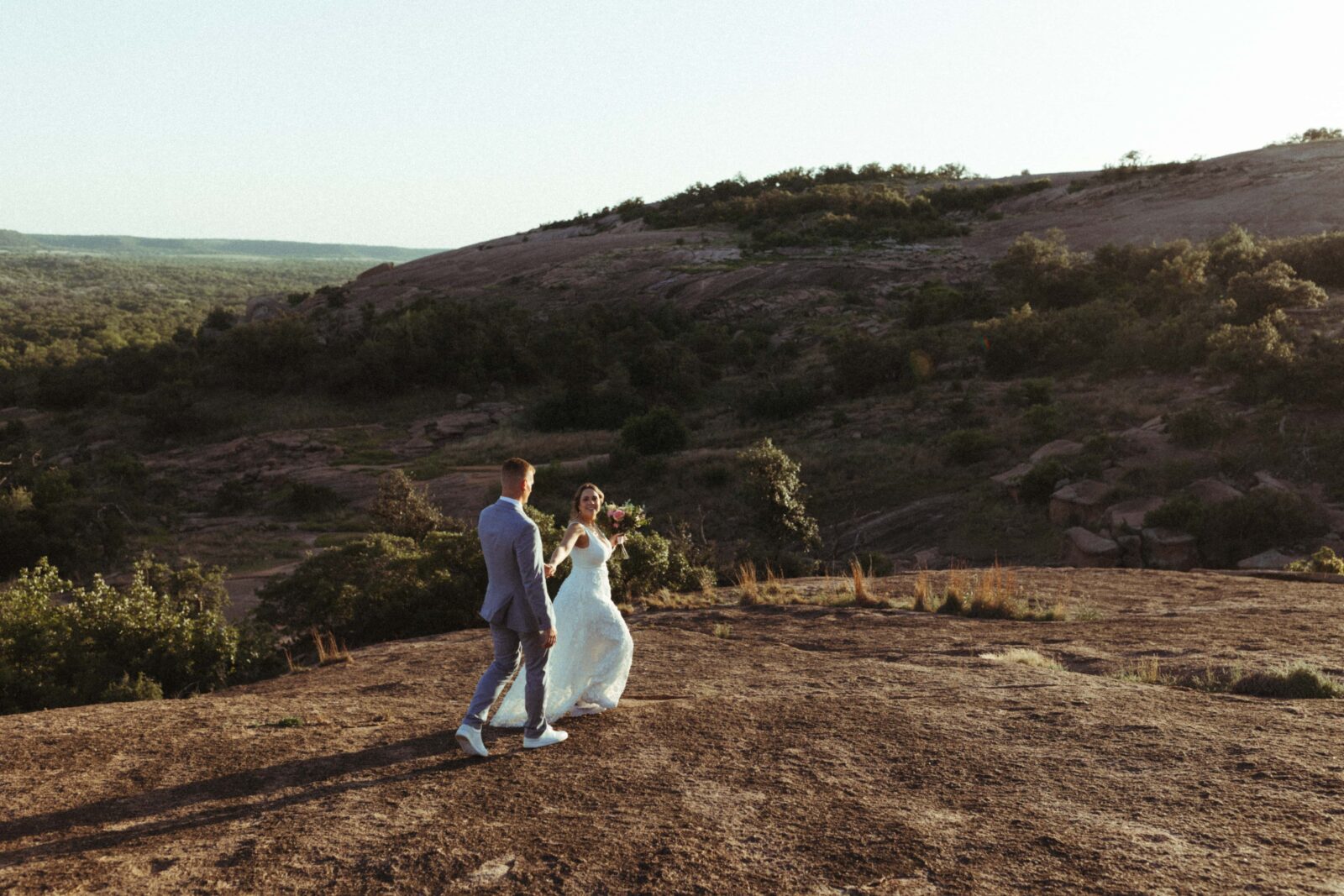 How To Get Married at Enchanted Rock | nikolevelascophoto.com