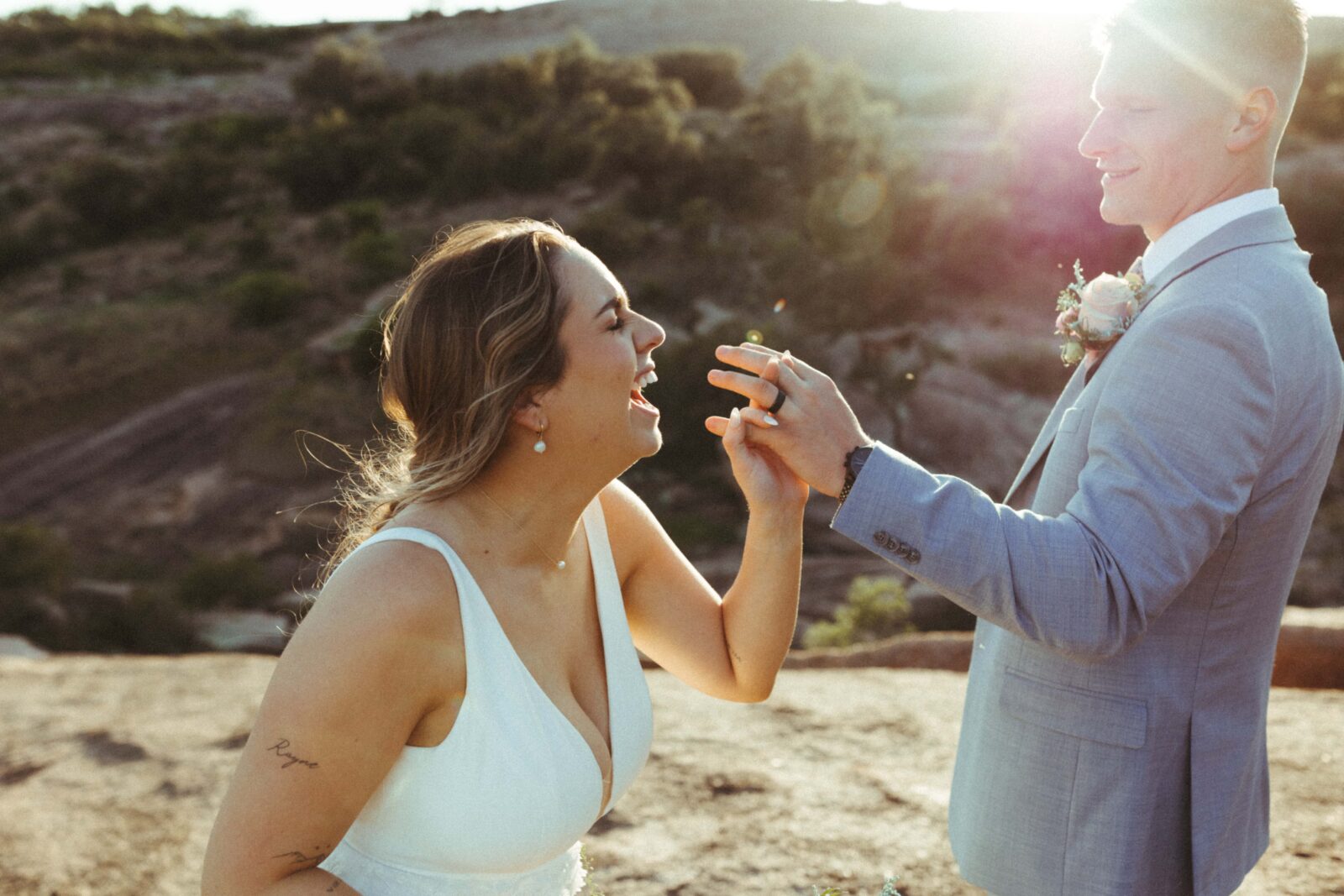 How To Get Married at Enchanted Rock | nikolevelascophoto.com