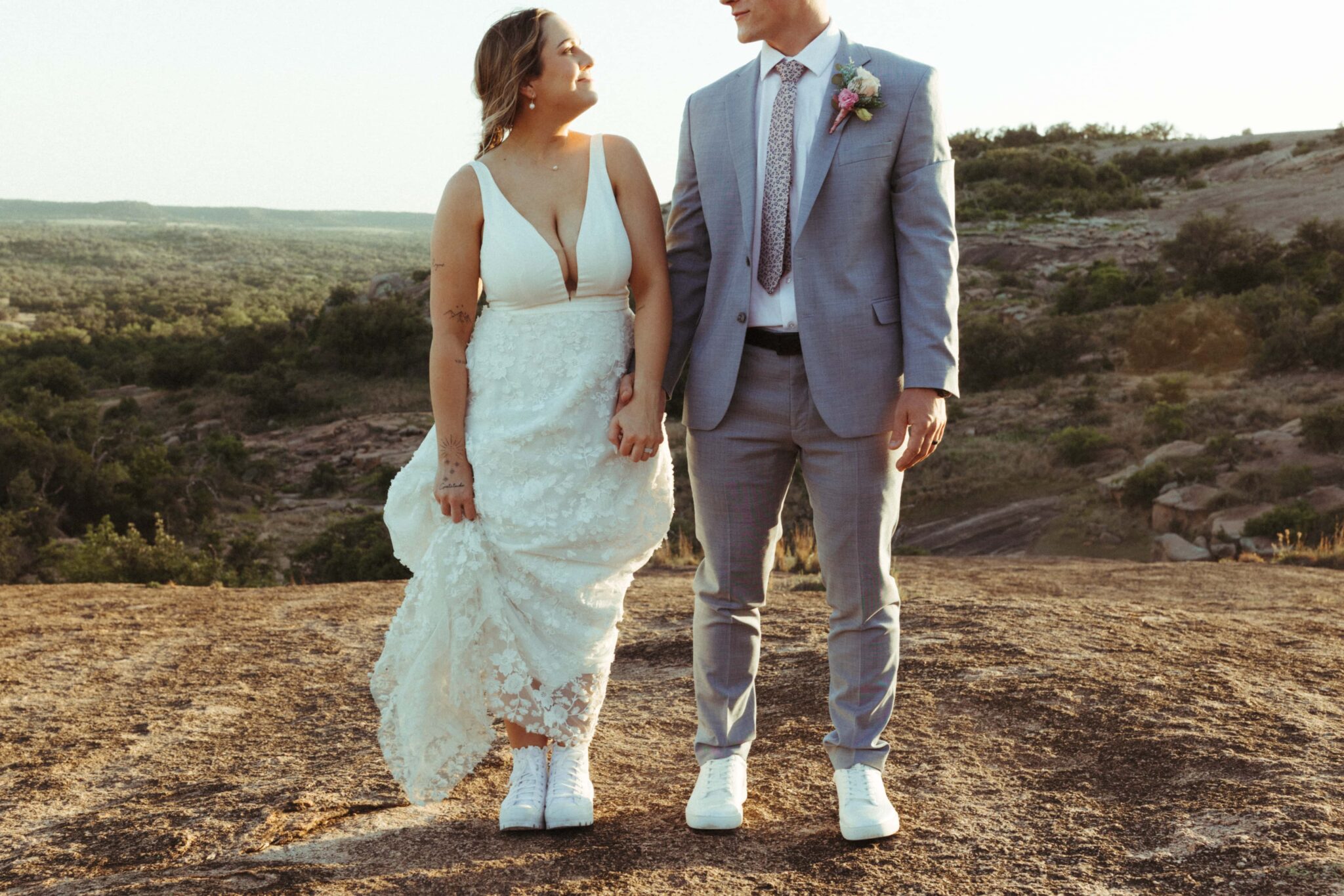 How To Get Married at Enchanted Rock | nikolevelascophoto.com