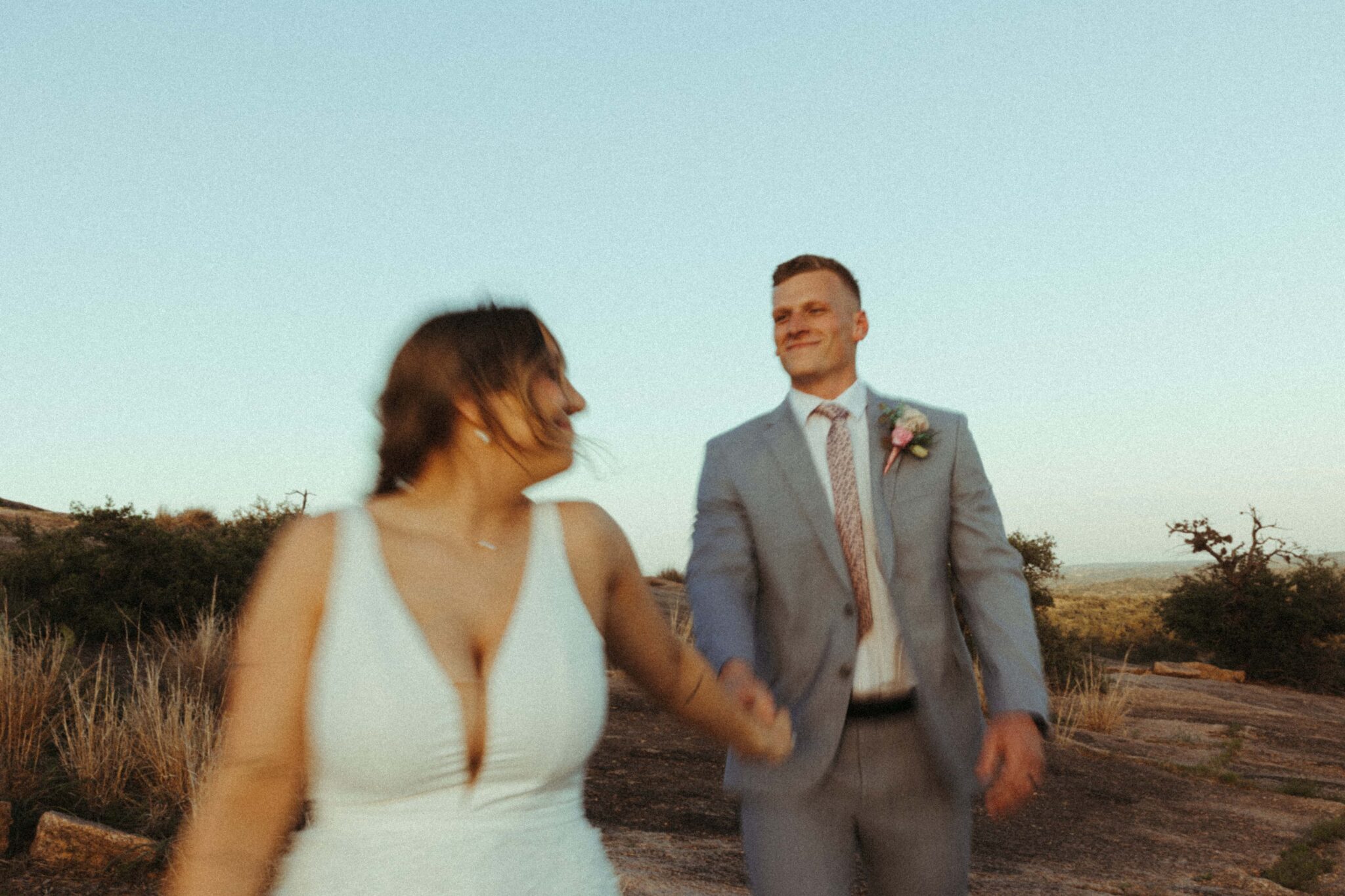 How To Get Married at Enchanted Rock | nikolevelascophoto.com
