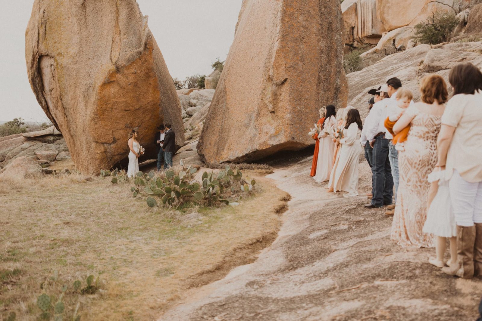 How To Get Married at Enchanted Rock | nikolevelascophoto.com