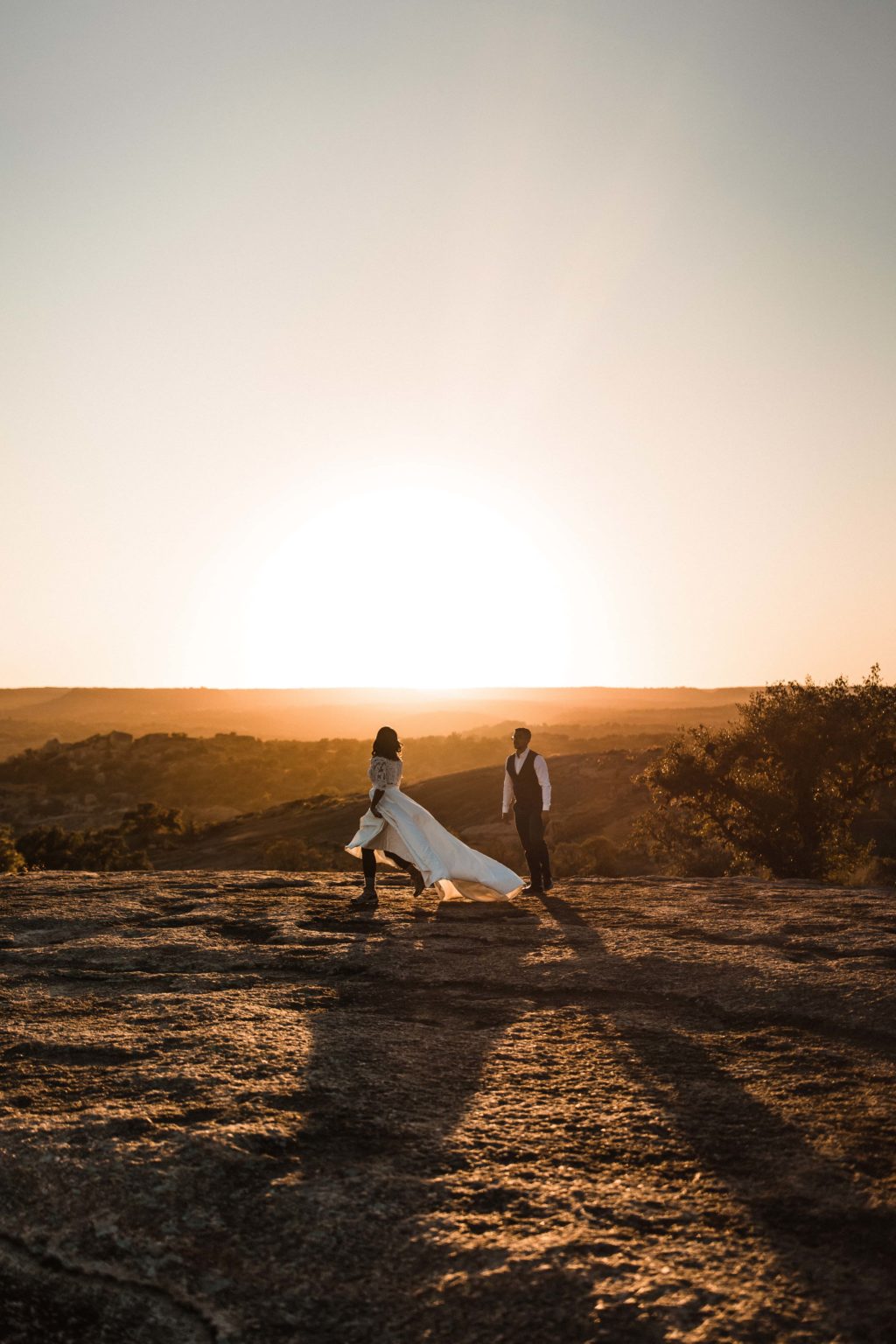 How To Get Married at Enchanted Rock | nikolevelascophoto.com