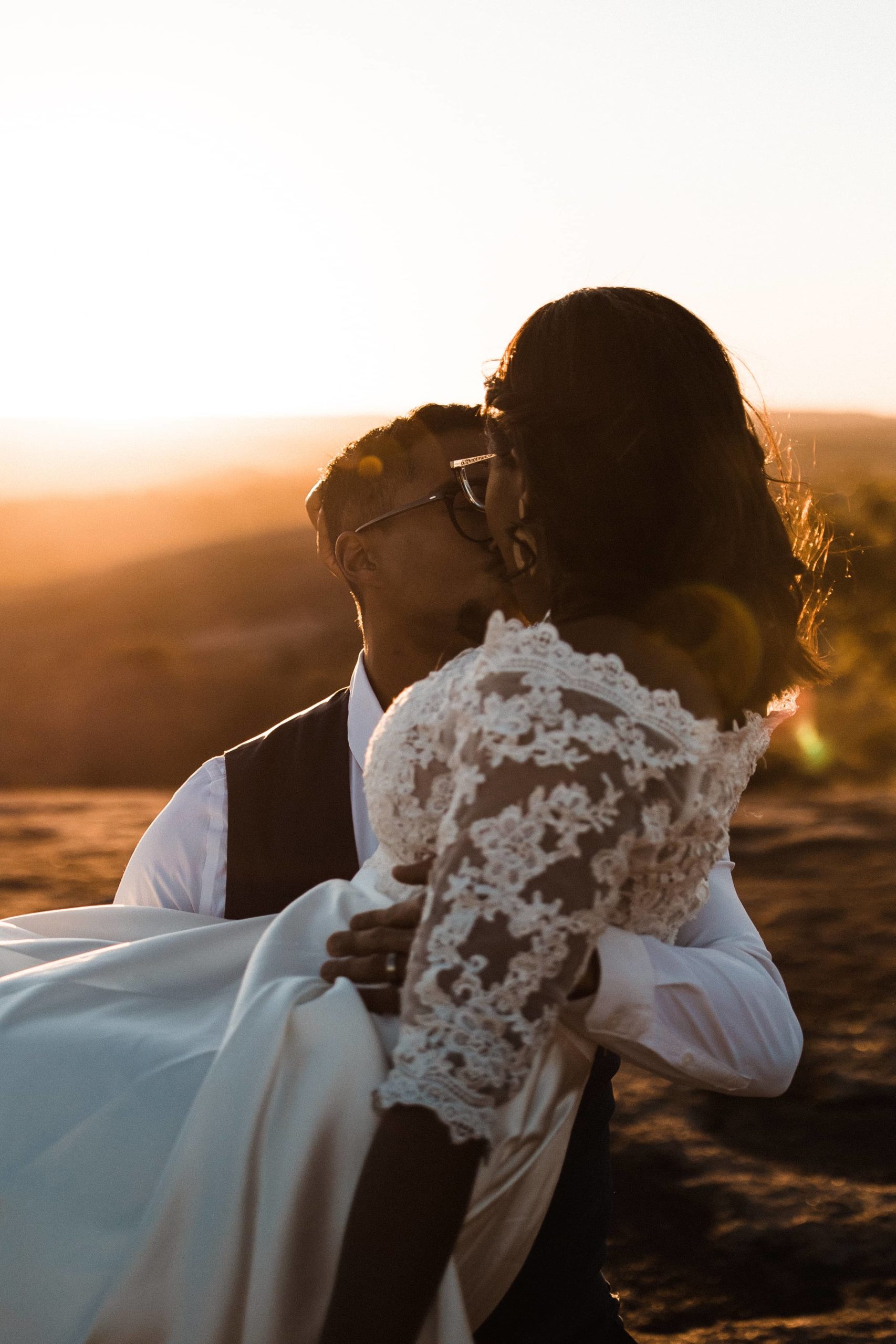 How To Get Married at Enchanted Rock | nikolevelascophoto.com