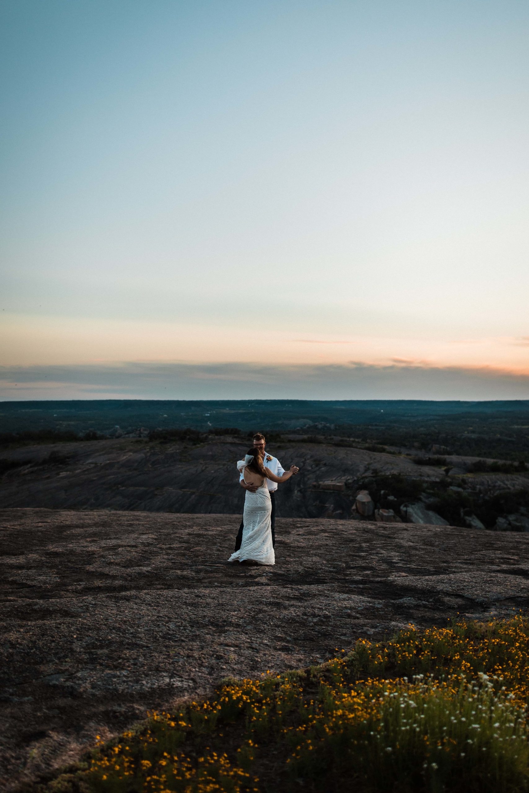 How To Get Married at Enchanted Rock | nikolevelascophoto.com